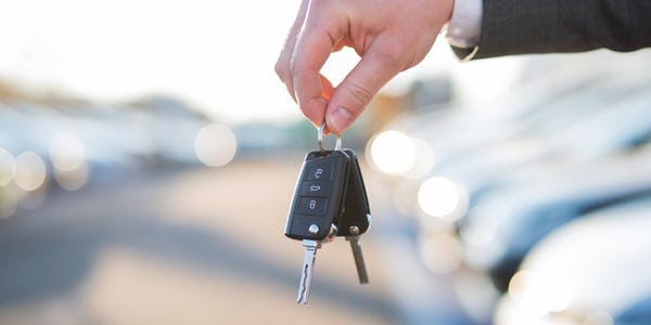 Zieke werknemer moet auto van de zaak inleveren